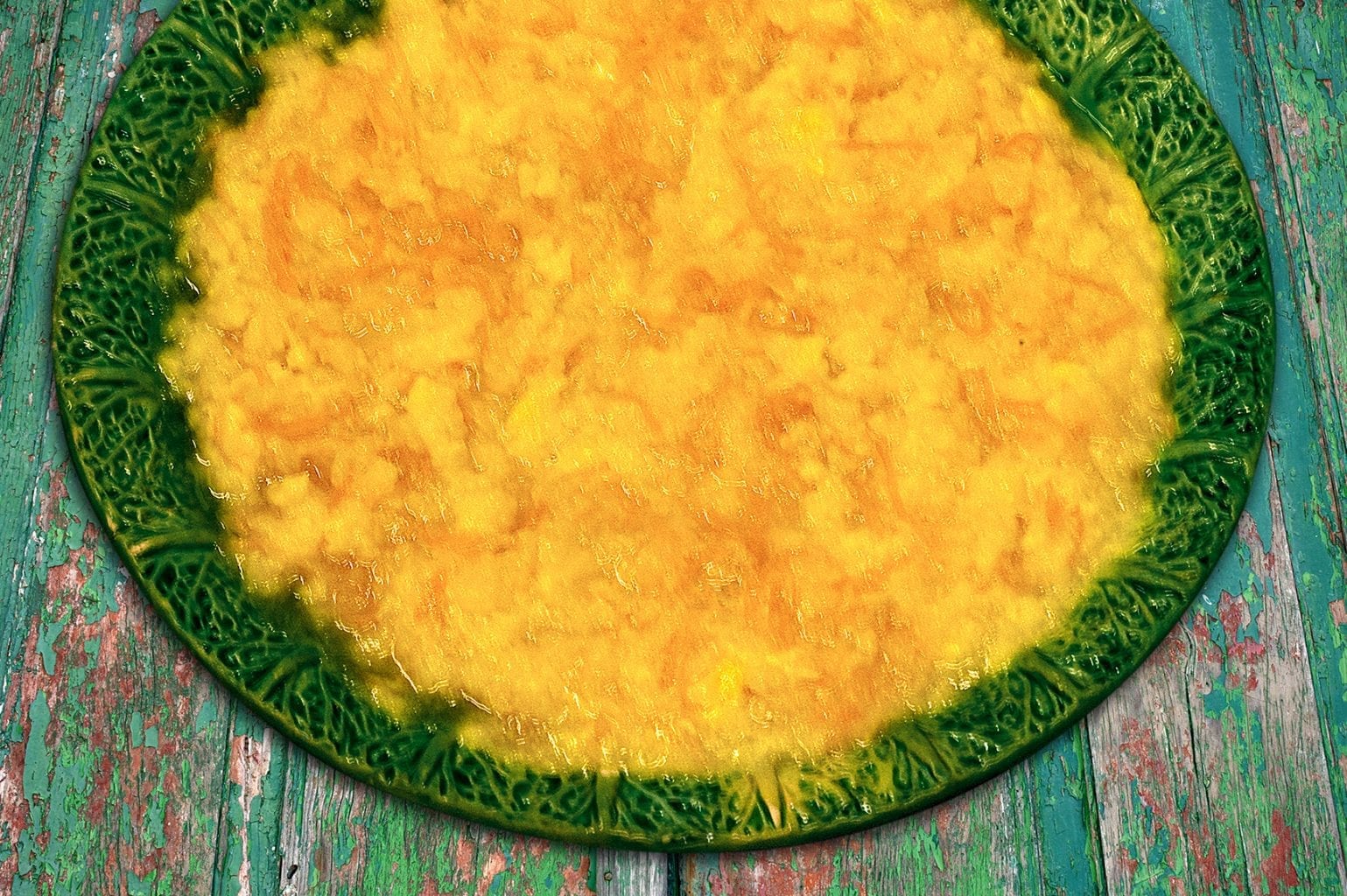 Encharcada com fios de laranja, a sobremesa dos deuses