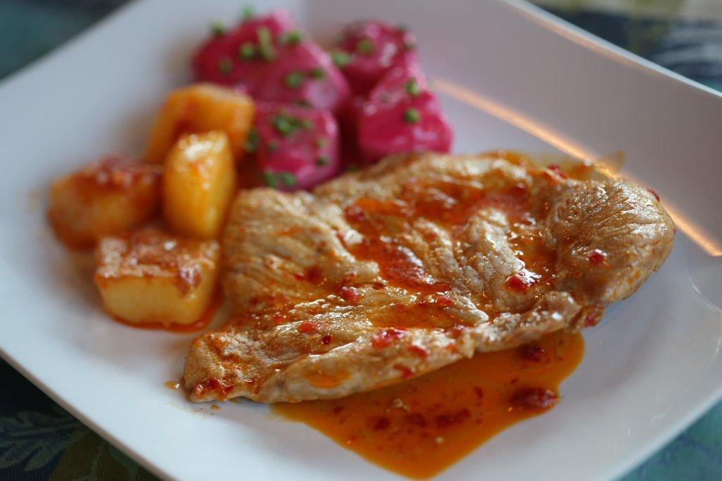 Febras com molho de mostarda e pimentão