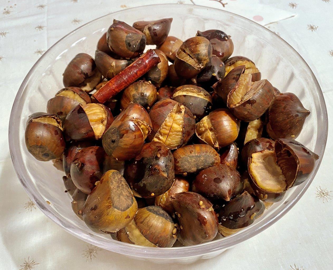 Castanhas cozidas e assadas no forno - Grafe e Faca