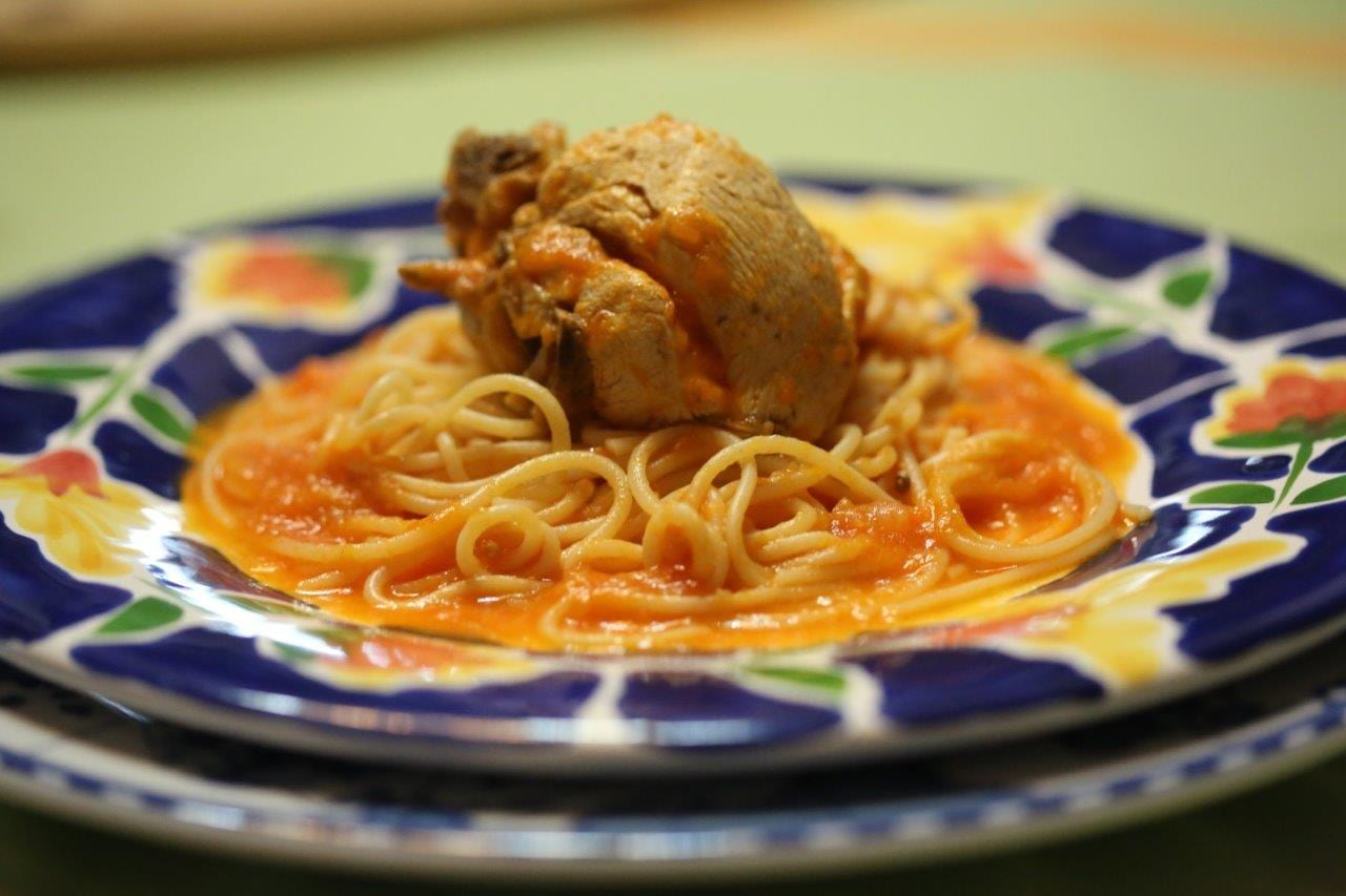 Frango do campo com esparguete - Grafe e Faca