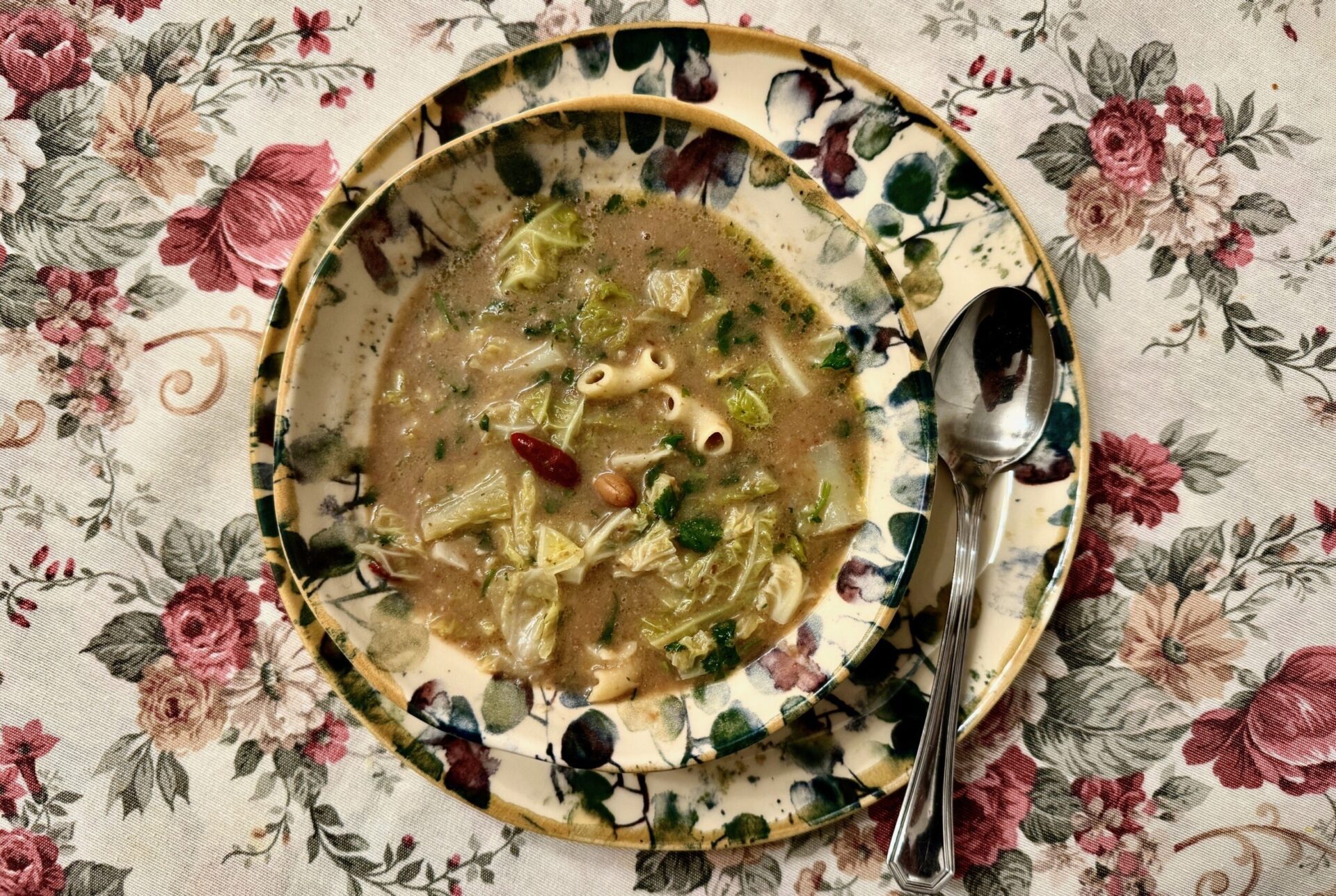 Receita de Sopa Camponesa com Coentros - Saborosa e Nutritiva